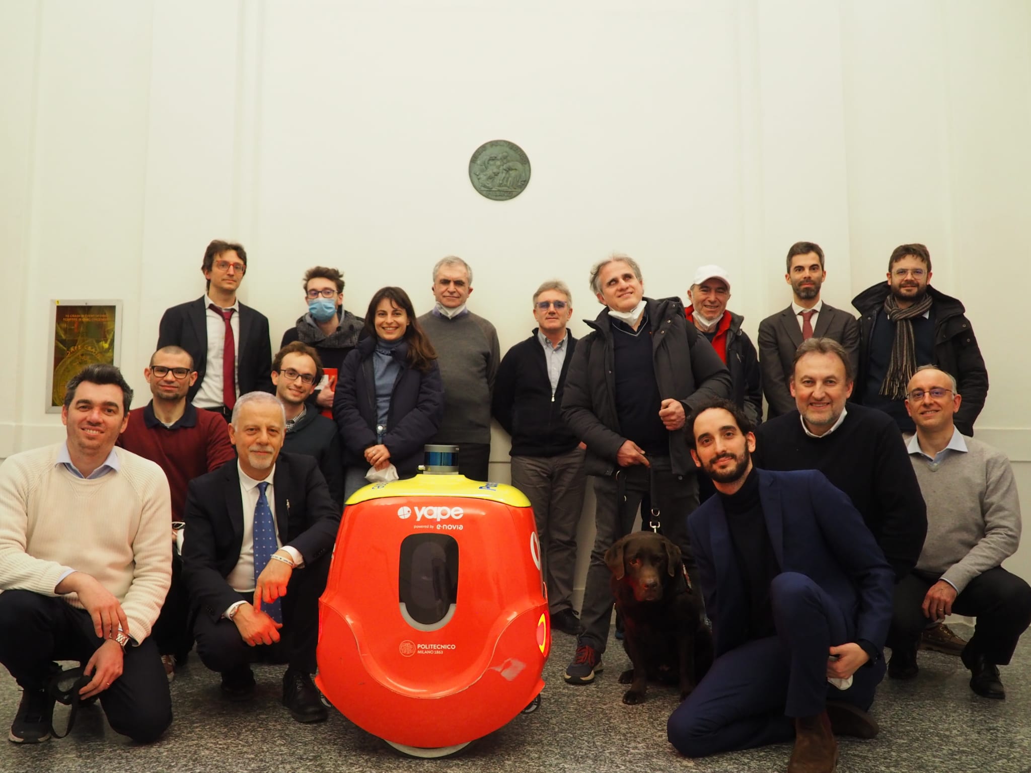 Non ci vedi? Ti accompagna Budd-e, il robot-guida per persone non ...
